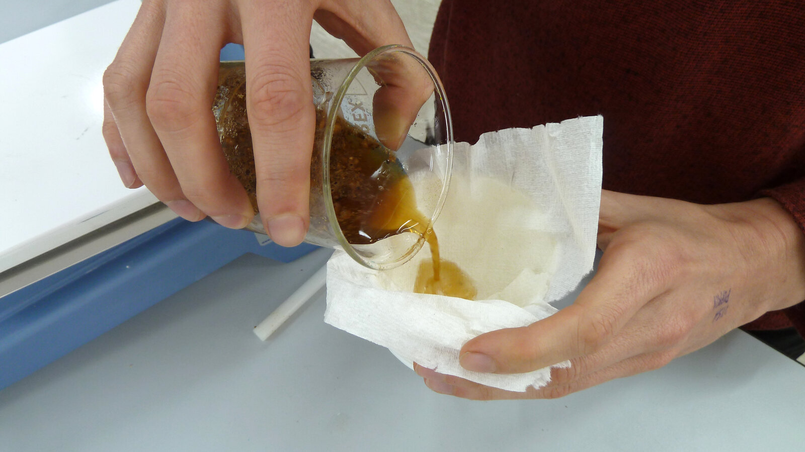 Making iron gall ink